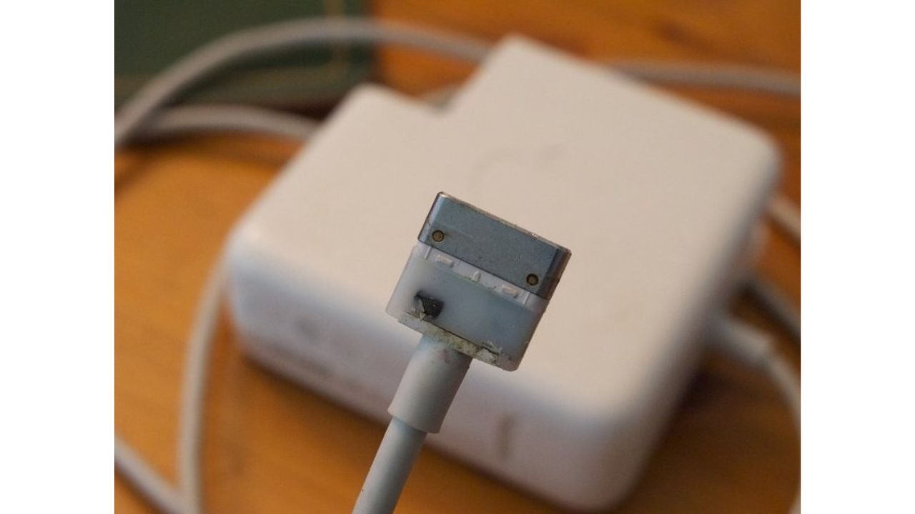 How To Properly Charge Macbook Air | Updated 2023